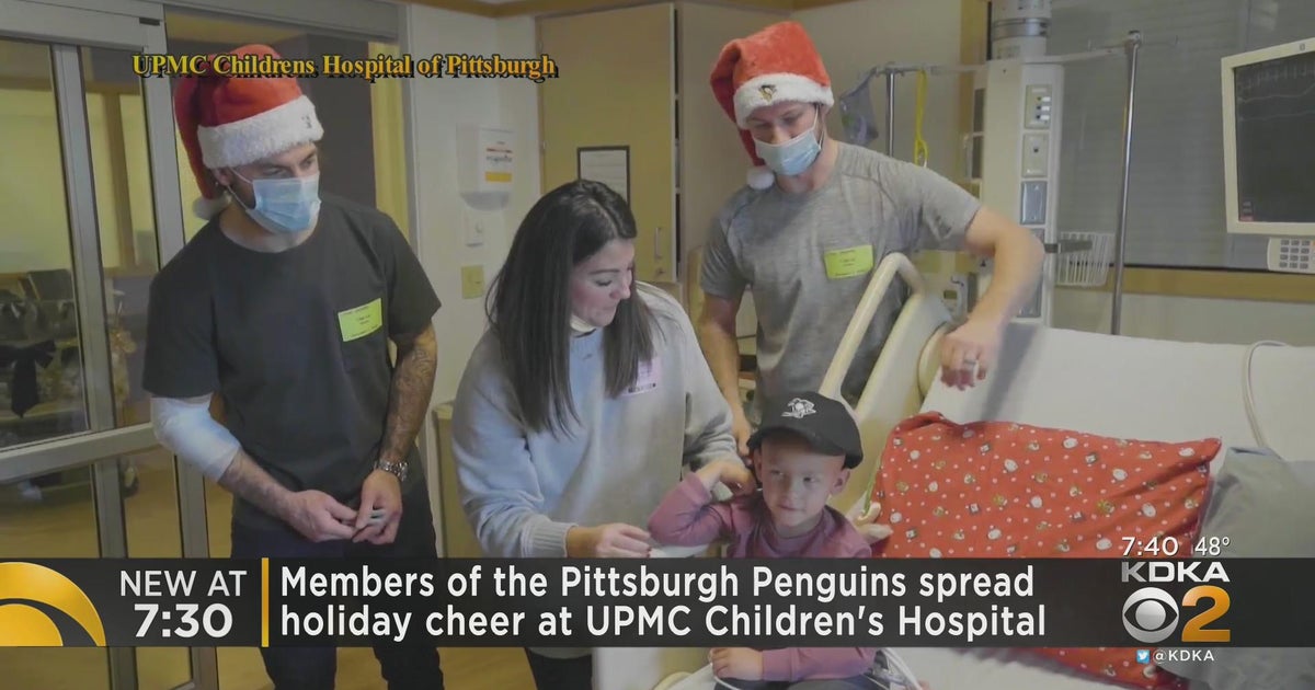 Members of Pittsburgh Penguins spread holiday cheer at UPMC Children's ...