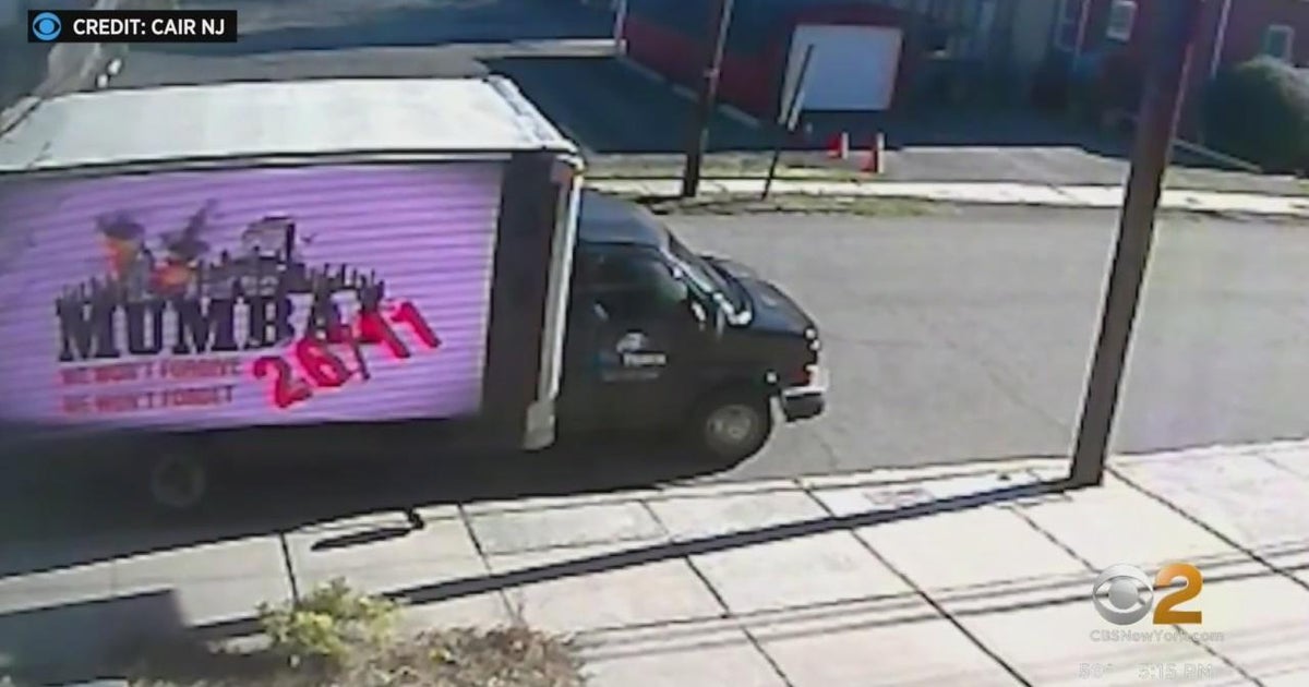 Truck with anti-Muslim messages seen driving by N.J. mosques - CBS New York