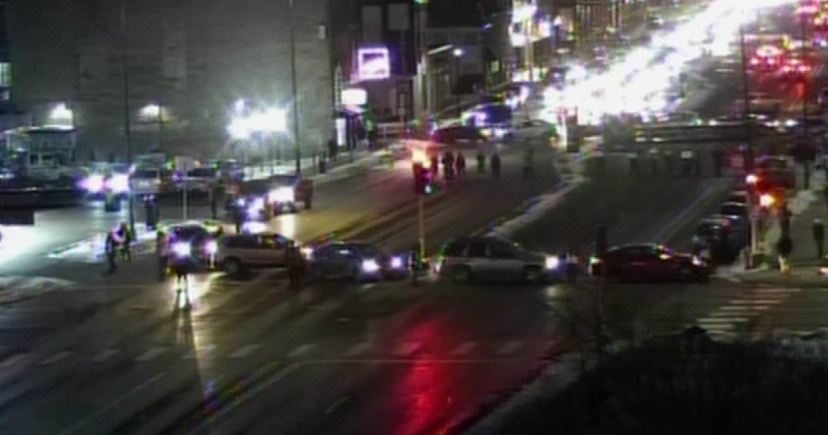 Immigration protesters block downtown Minneapolis intersection near Sen ...