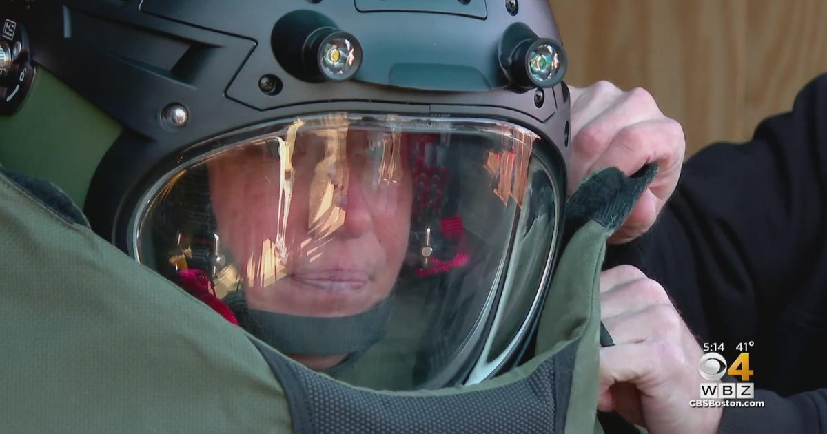 First female bomb tech in Boston hopes to inspire others - CBS Boston