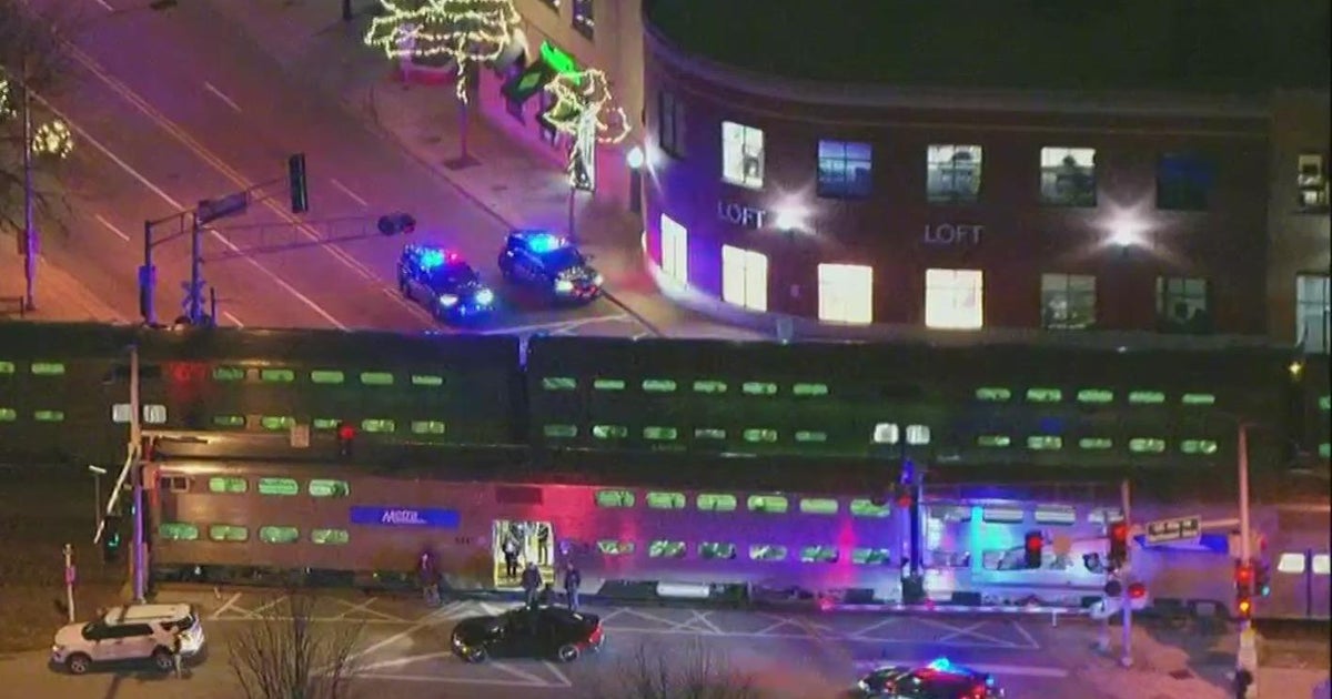 Metra hits vehicle in Arlington Heights, causing delays - CBS Chicago