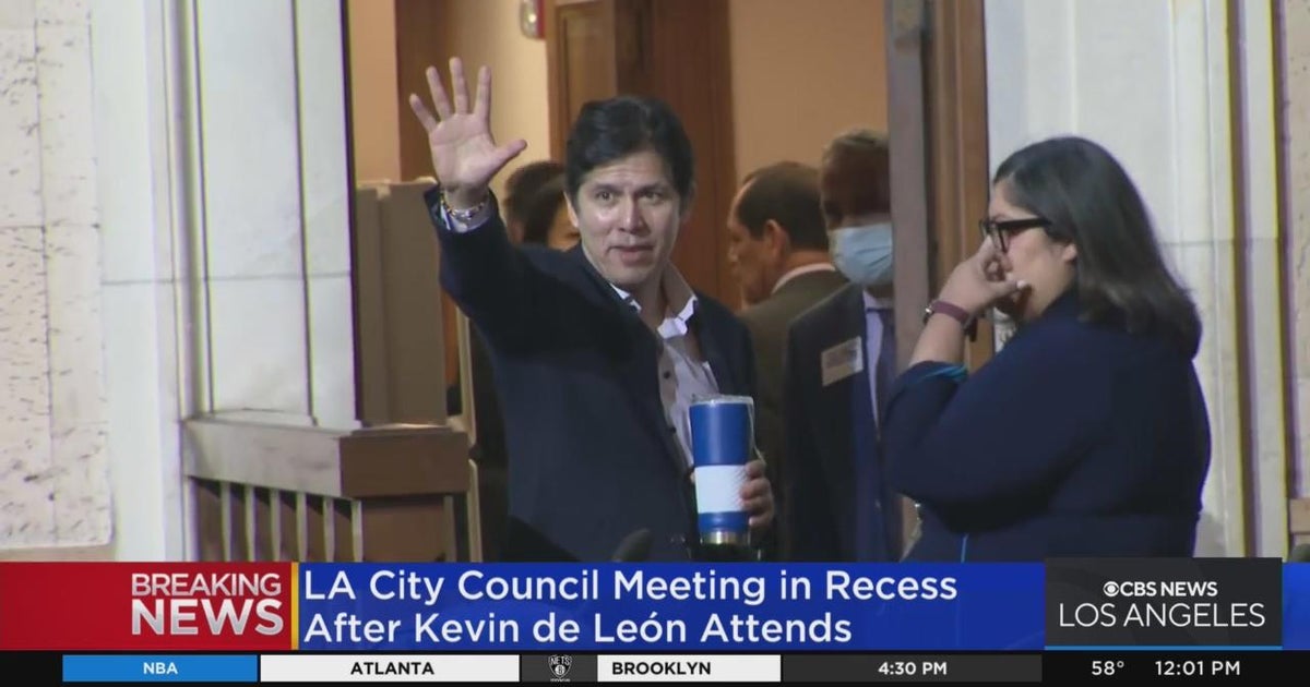 Kevin de León returns to L.A. City Council chambers - CBS Los Angeles