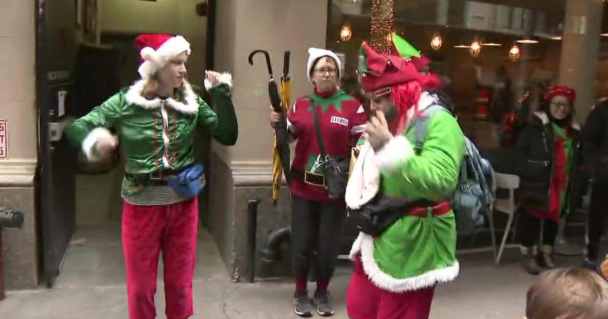 ElfCon takes over parts of New York City, raises money for good causes ...