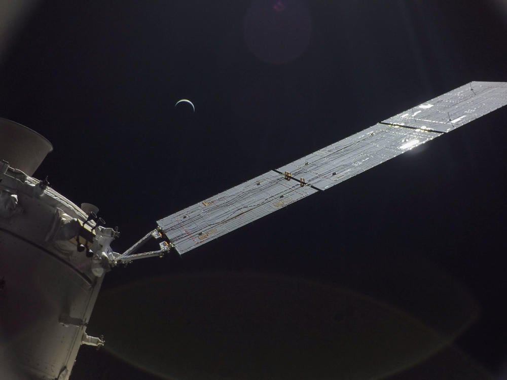 Artemis moonship returns to Earth with picture-perfect Pacific Ocean ...