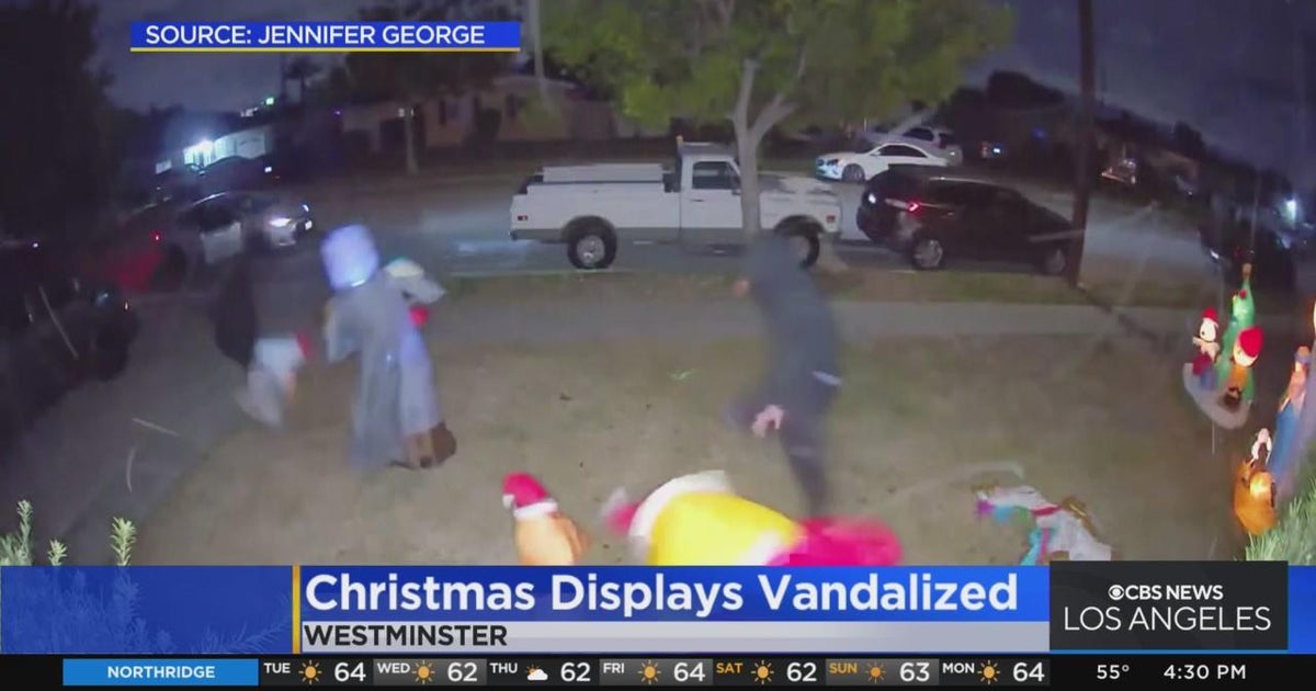 Westminster vandals destroy residents' Christmas decorations - CBS Los ...