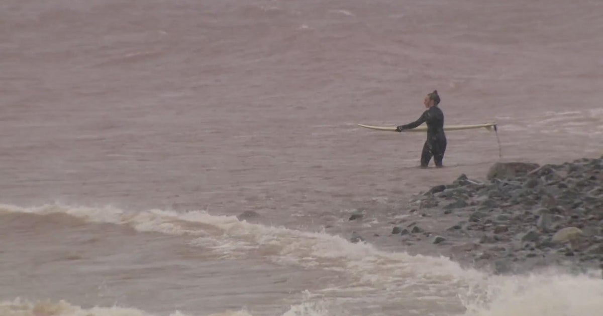 Ice surfers hang ten on Lake Superior - CBS Minnesota