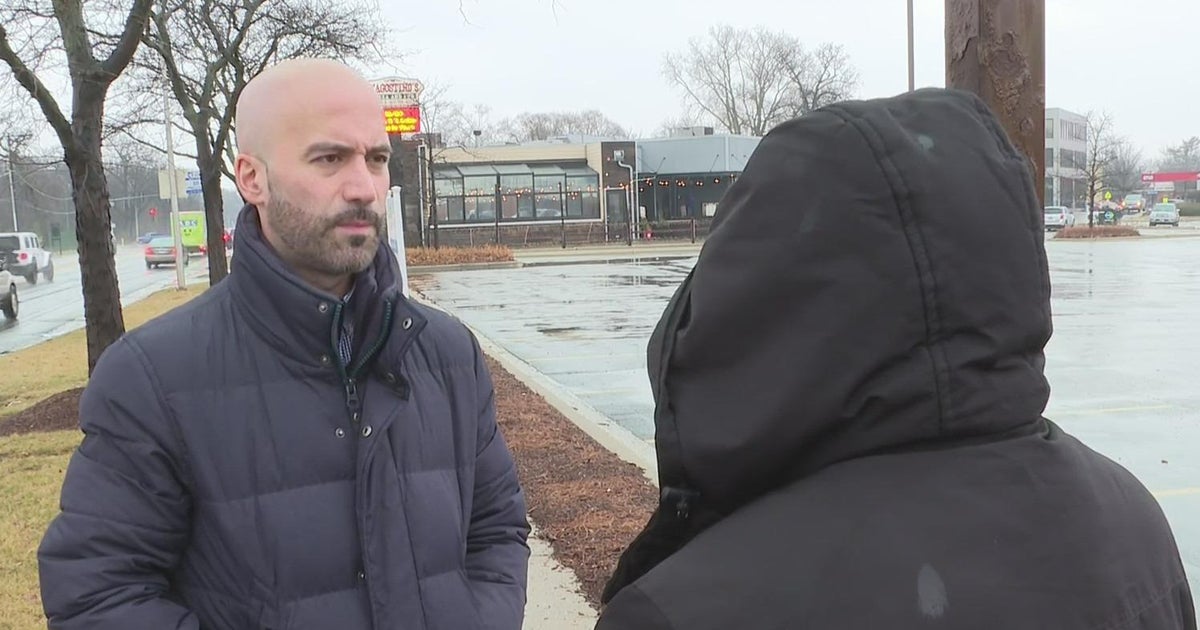 Chicago Uber driver carjacked by her own passenger - CBS Chicago