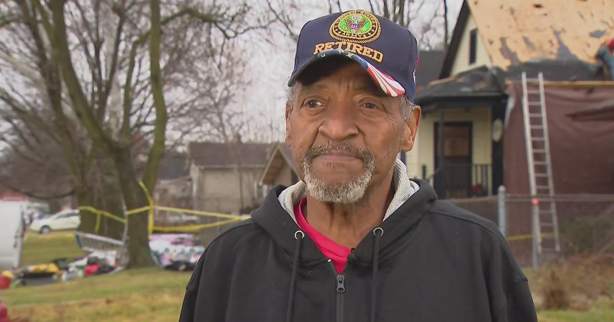 Chicago veteran gifted new roof - CBS Chicago