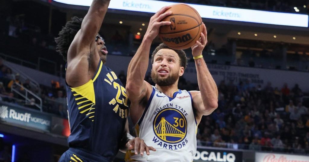 Curry injures shoulder in 3rd quarter, Warriors fall to Pacers - CBS San Francisco