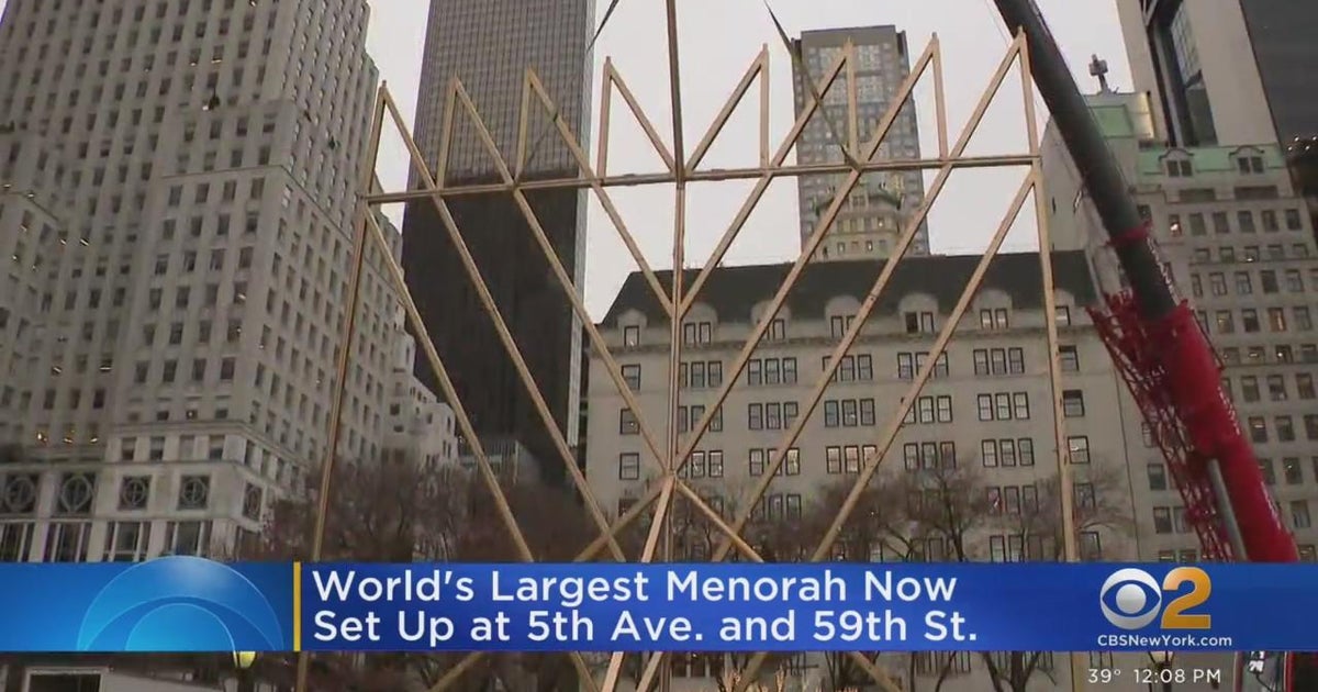 World's largest menorah set up in Manhattan - CBS New York