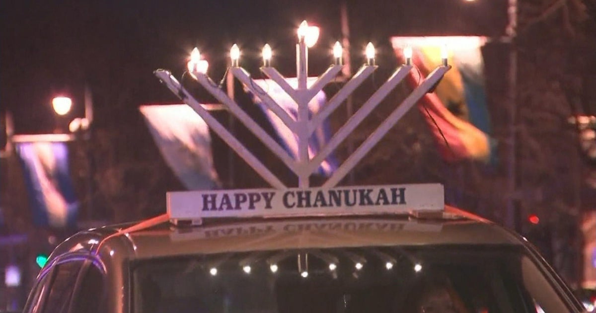 2022 Parade of Lights illuminates Center City - CBS Philadelphia