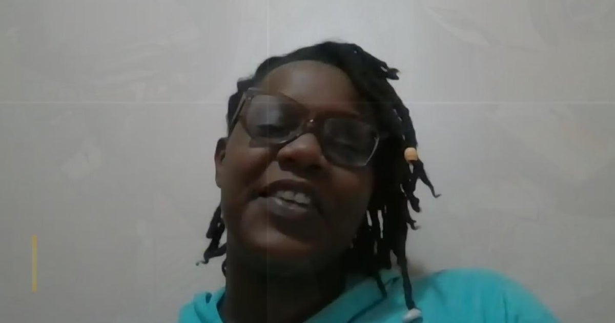 Stranger helps out Chicago woman pay after Kia stolen - CBS Chicago