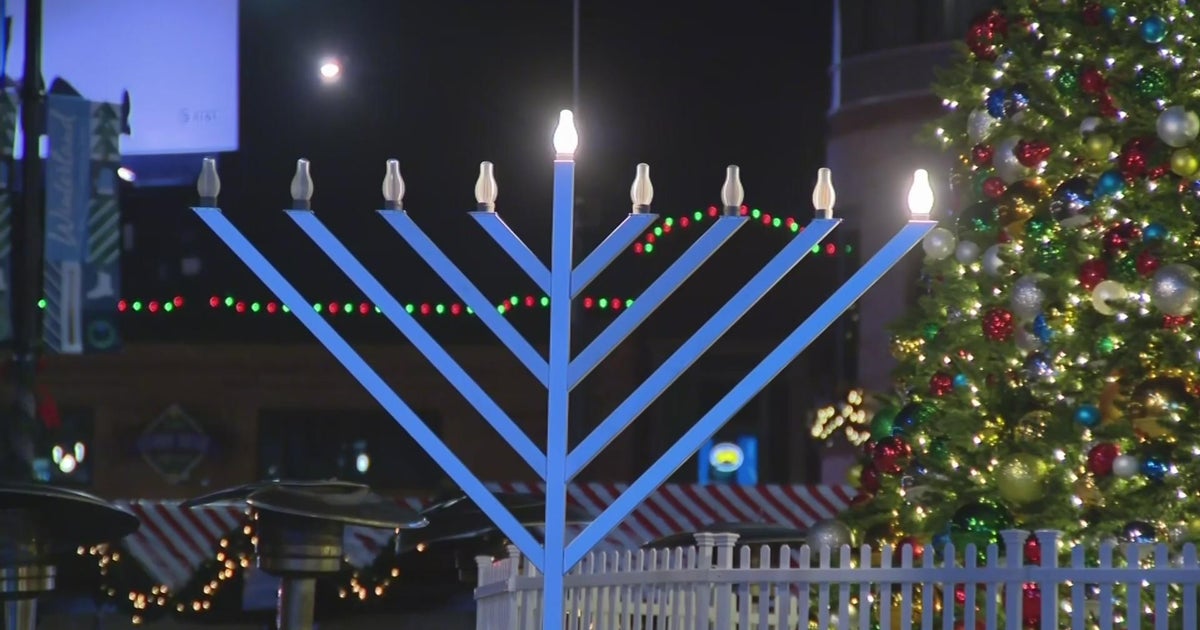 'First Night, First Light' marks start of Hanukkah - CBS Chicago