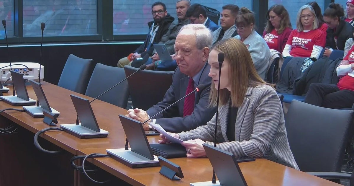 Doctors, activists urge Illinois lawmakers to pass gun control - CBS ...