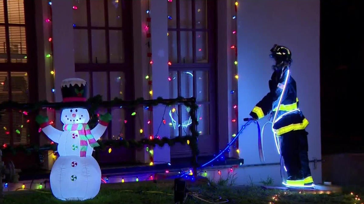 San Francisco firefighters show Christmas spirit with firehouse light ...