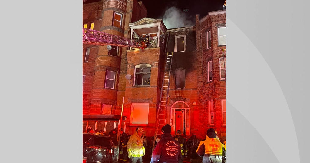 1 dead after early morning fire in Roxbury on Christmas Eve - CBS Boston