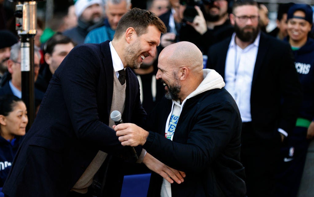 Mavs unveil Nowitzki statue before Christmas game vs. Lakers - CBS Texas