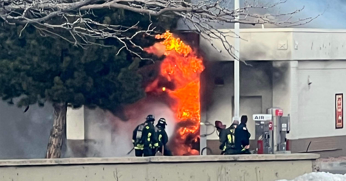 Crews battling blaze at Circle K gas station car wash in Aurora - CBS ...