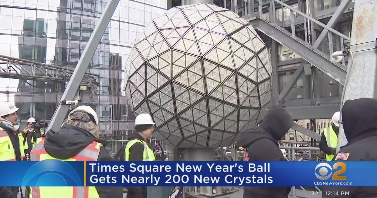 Times Square ball fitted with nearly 200 new crystals - CBS New York