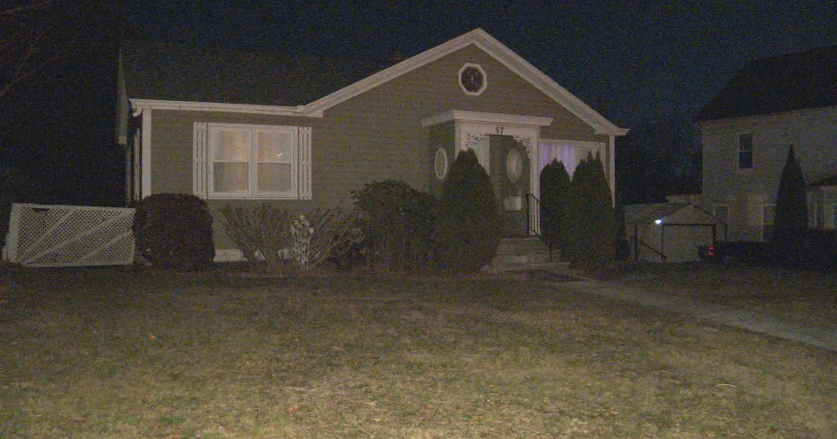 2 dead in apparent murder-suicide in Lowell on Christmas Day - CBS Boston