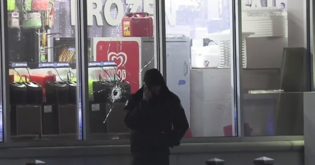 Shooting at South Austin gas station leaves 3 wounded - CBS Chicago