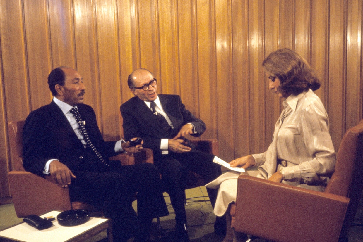 Barbara Walters, groundbreaking TV journalist, dies at 93 - CBS News