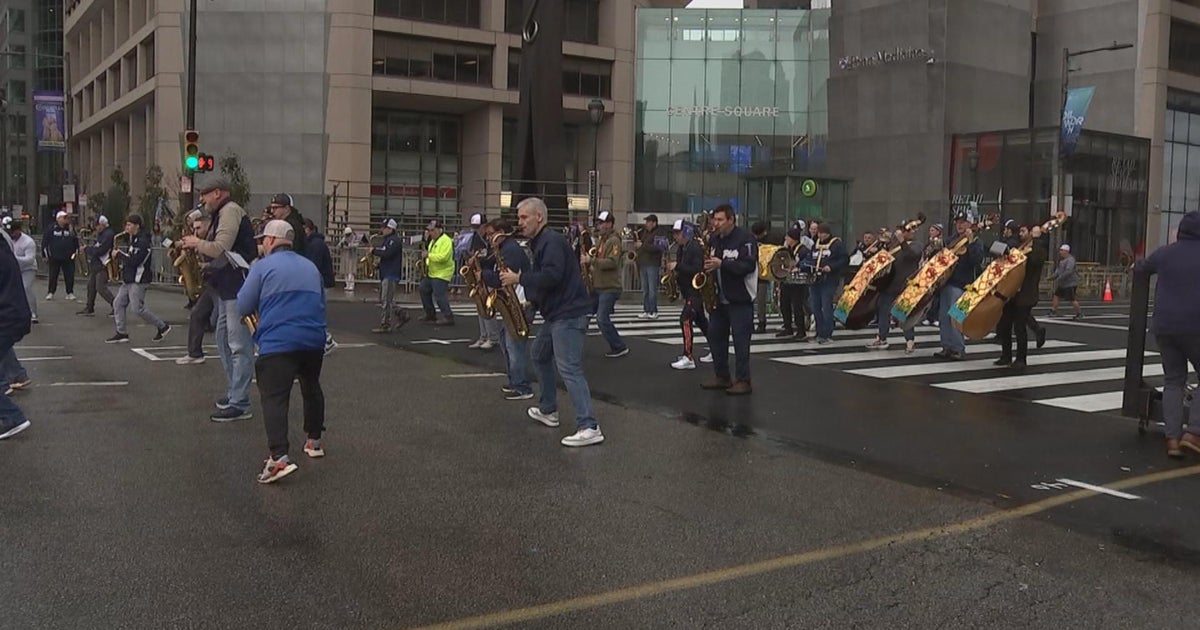 Band members finishing up preparations for Mummers Parade - CBS ...