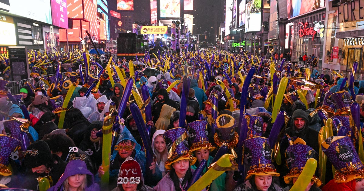 Thousands brave the rain to ring in 2023 in Times Square