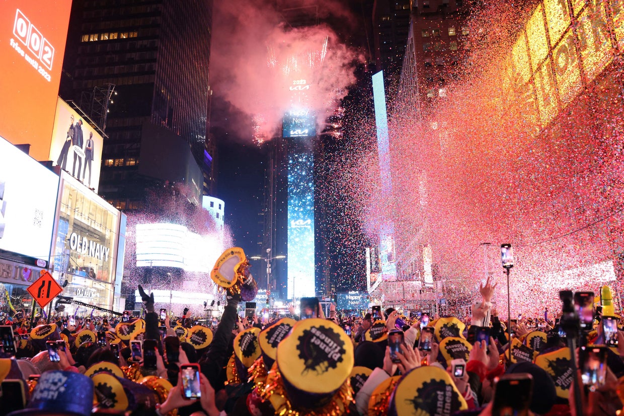 Thousands brave the rain to ring in 2023 in Times Square