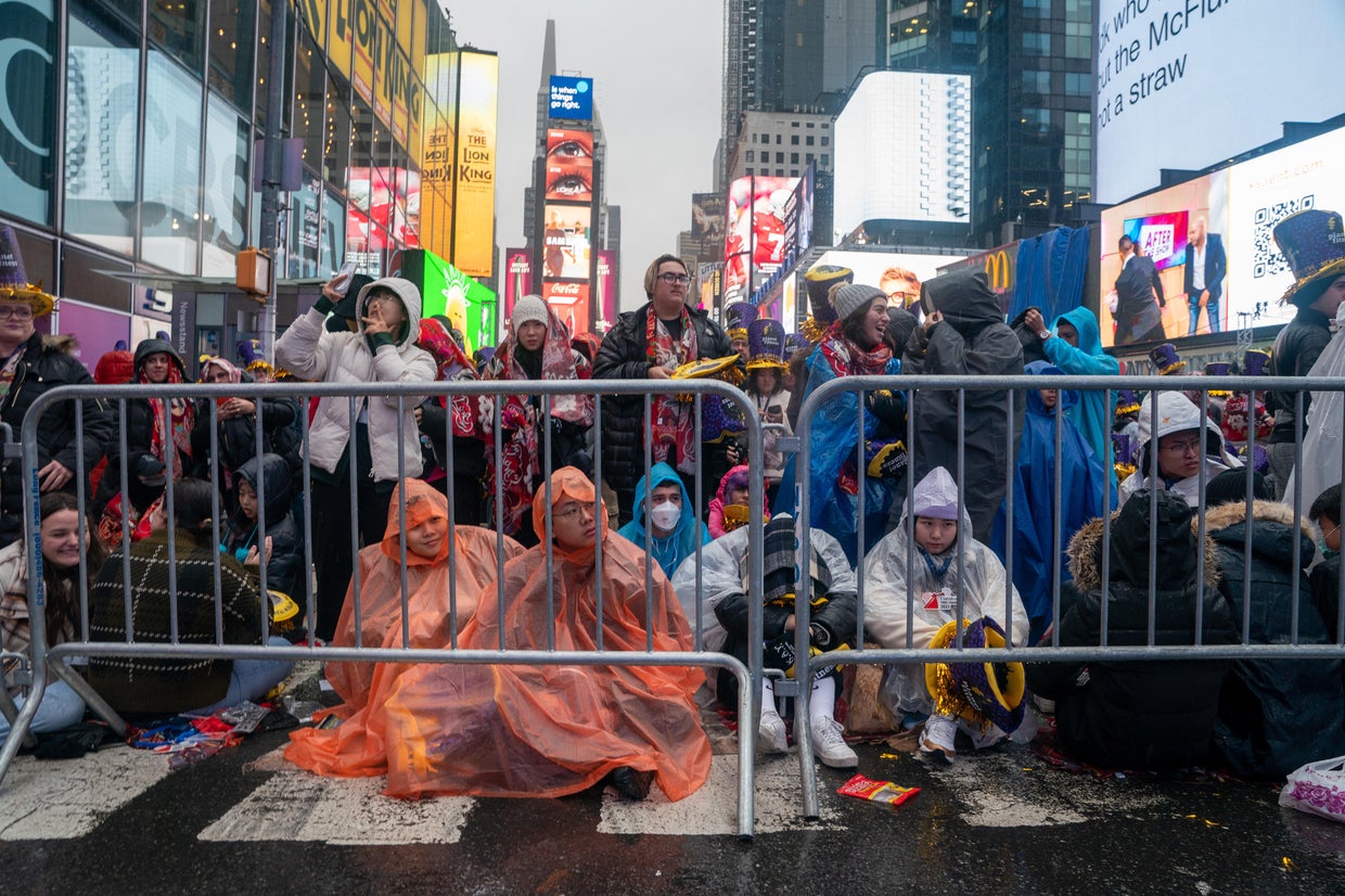 Thousands brave the rain to ring in 2023 in Times Square