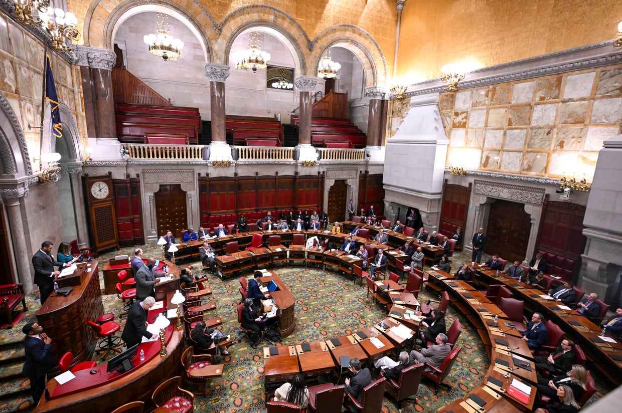 New York lawmakers become nation's highest-paid after 29% raise - CBS News