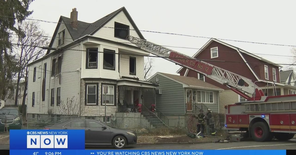 4 hurt, including child and firefighter, after house fire in Newark ...