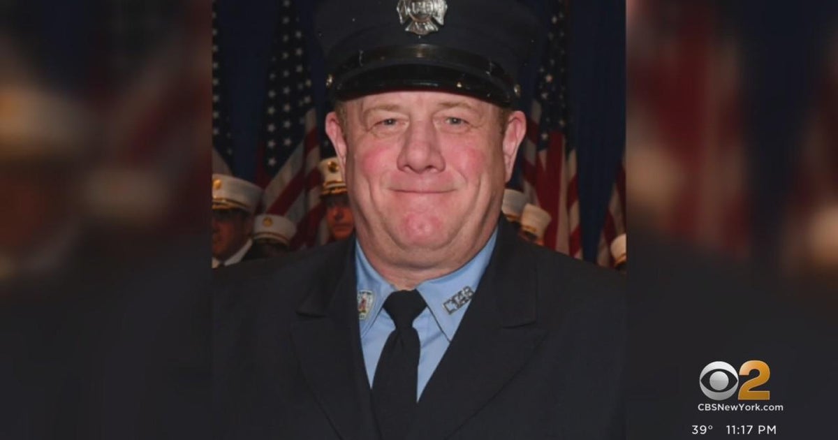 FDNY holds plaque dedication for fallen Lt. Joseph Maiello - CBS New York
