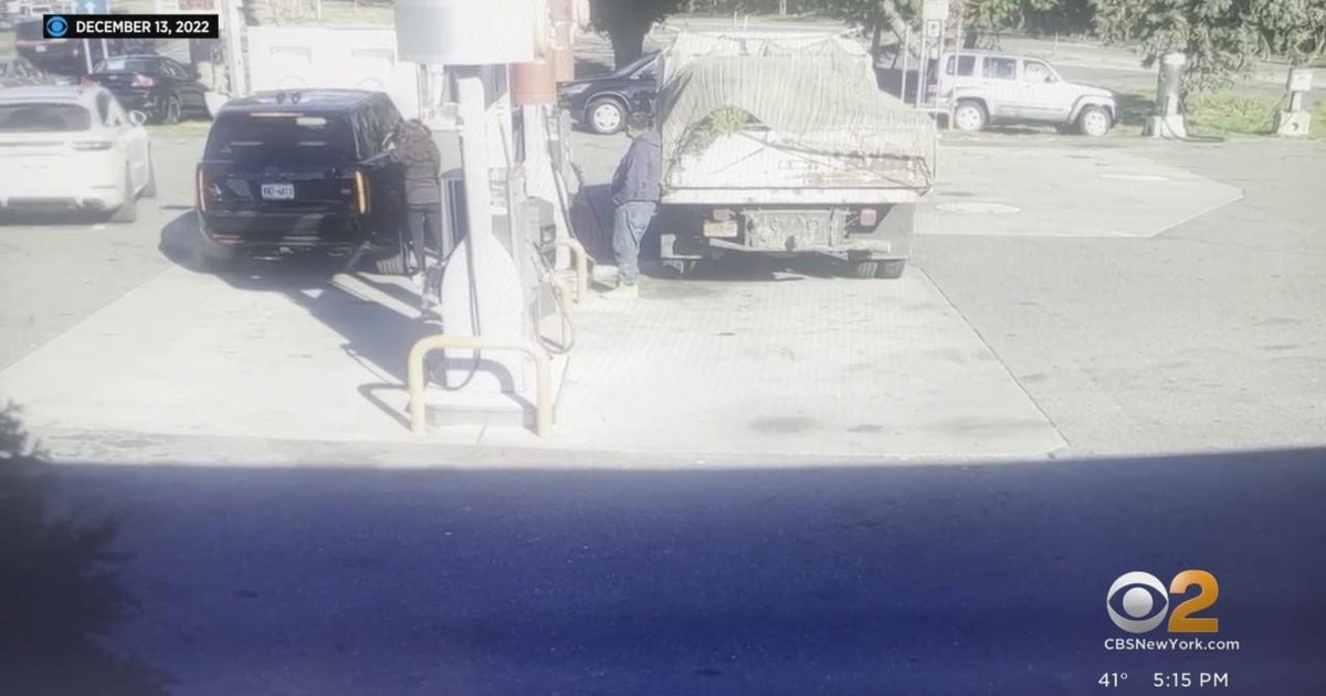 Caught on video: Brazen thieves stealing cars at the pump - CBS New York