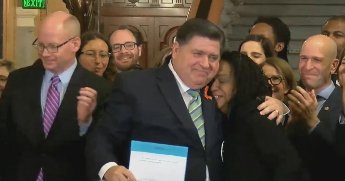 Assault weapon ban takes effect with Gov. JB Pritzker's signature - CBS Chicago
