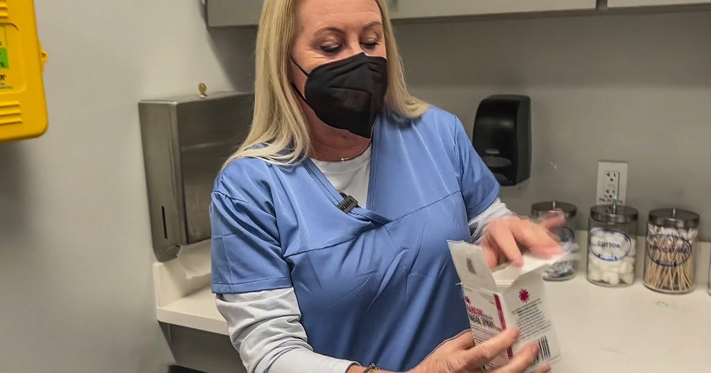 South Bay school nurse leads training in use of life-saving Narcan ...