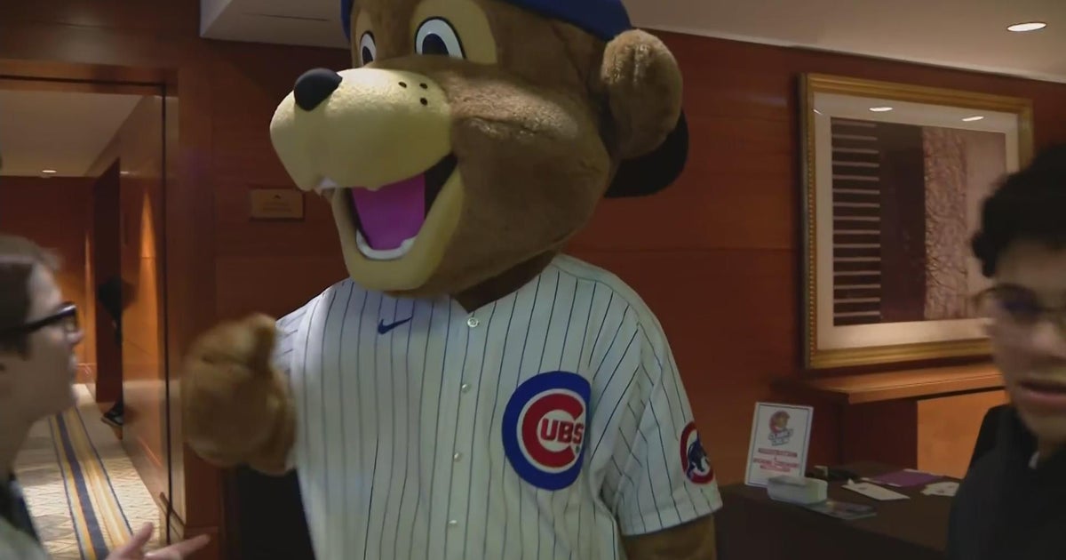 Cubs convention returns packed with fans - CBS Chicago
