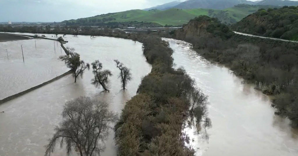Historic town's residents eye Salinas River as it rises past flood ...