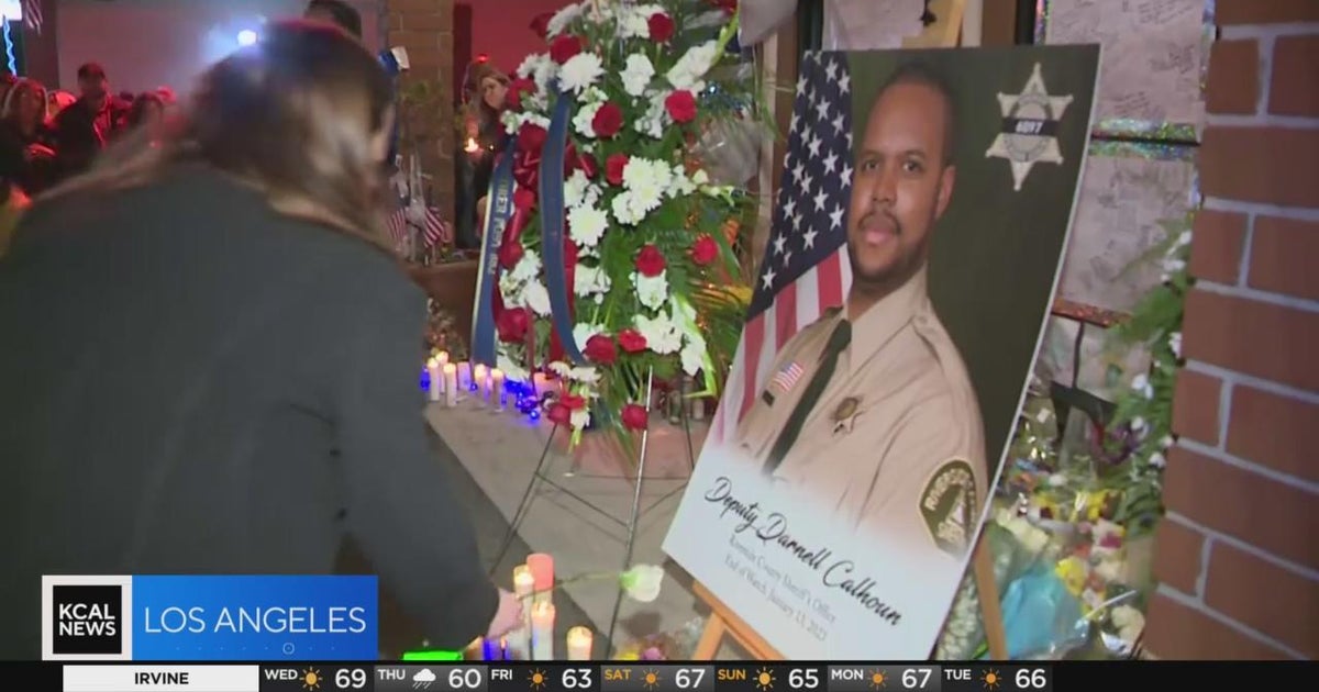 Murrieta community holds vigil for fallen Deputy Darnell Calhoun - CBS ...
