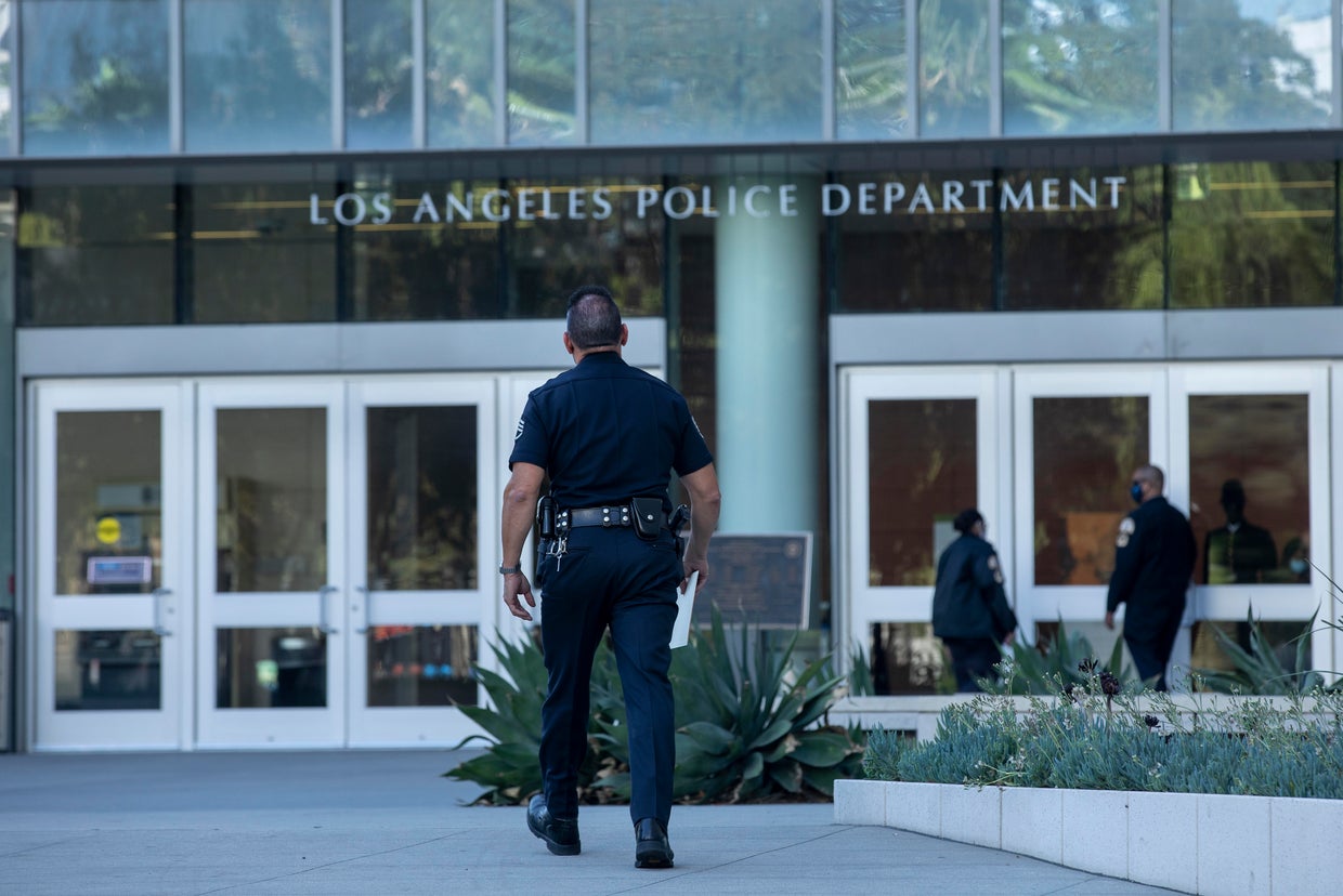 LAPD homeless outreach officer shoots armed suspect in Skid Row - CBS ...