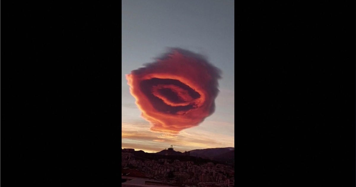A peculiar cloud appears over Turkey - CBS Chicago