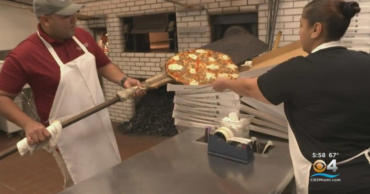 Taste Of The Town: Frank Pepe Pizzeria Napoletano in Plantation - CBS Miami