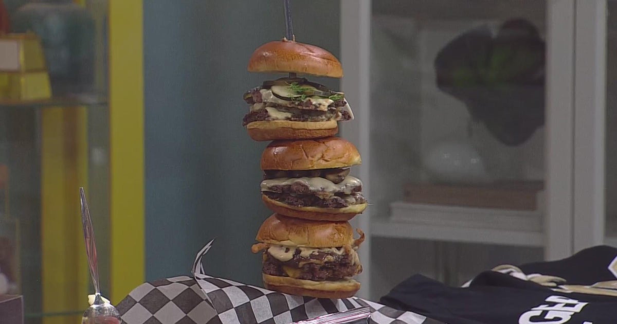 Burger Dive opens new location in northeast - CBS Minnesota