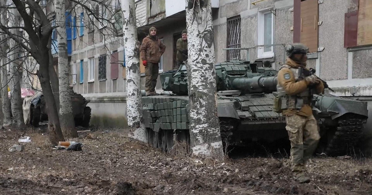 White House poised to send dozens of tanks to Ukraine - CBS News