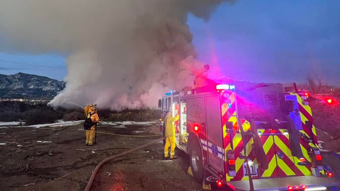 Fire crews in Colorado Springs rush to put out brush fire early Friday ...