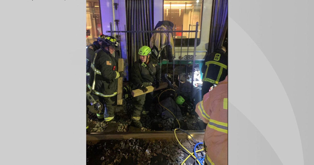 20 Year Old Woman Rescued From Under Mbta Green Line Train Cbs Boston