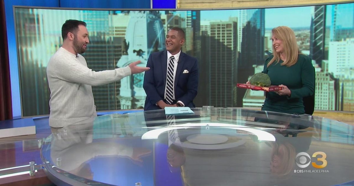 Meteorologist Tammie Souza wins Eagles bet with Howard Monroe - CBS ...