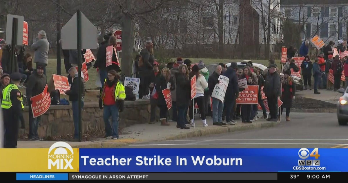 Woburn schools closed as teachers go on strike - CBS Boston