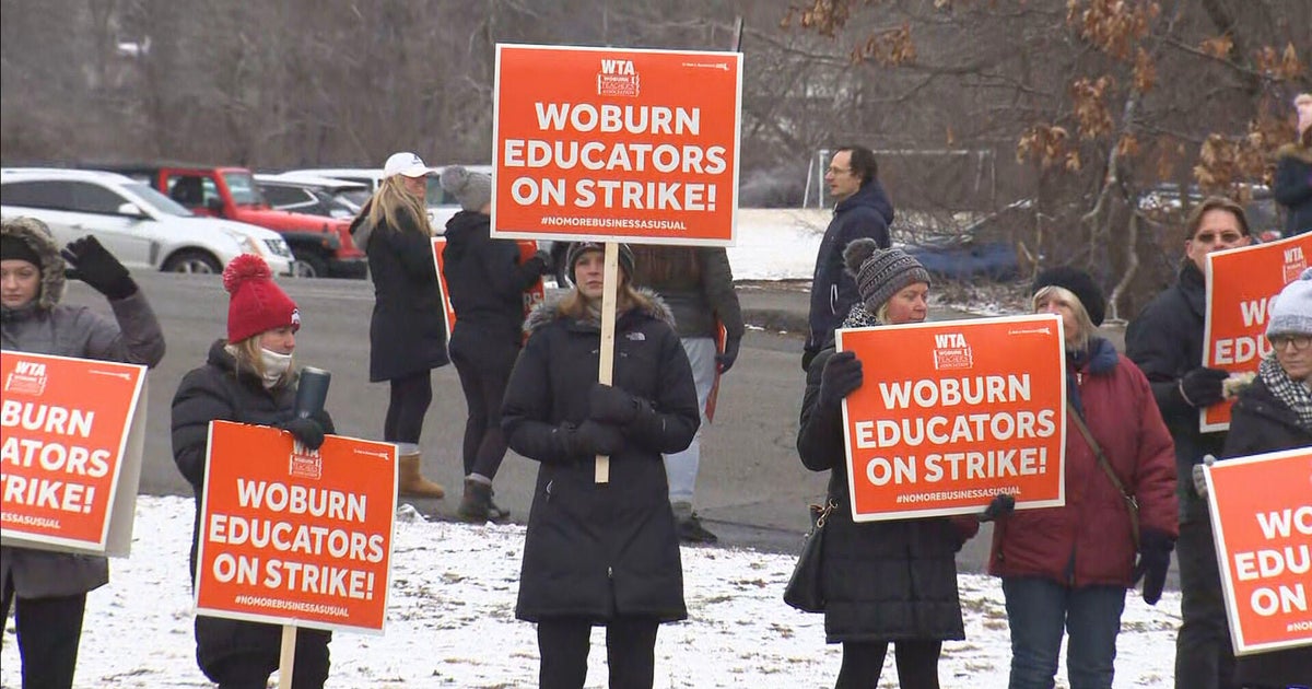 Woburn teachers union faces $40,000 fine as strike enters fourth day - CBS Boston