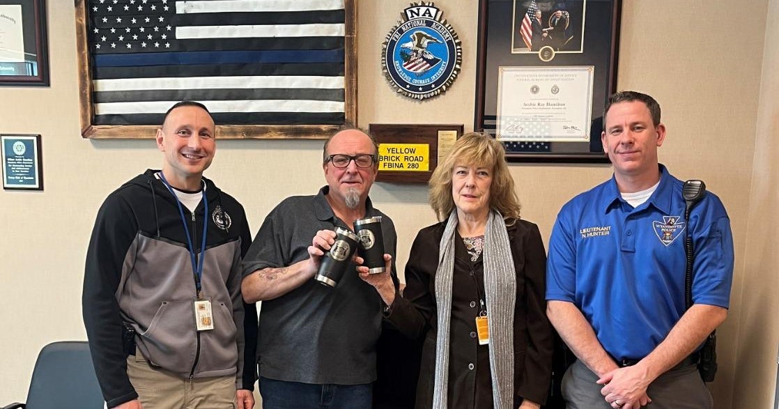 Couple talks gun out of suspect's hand at Tim Hortons in Wyandotte ...